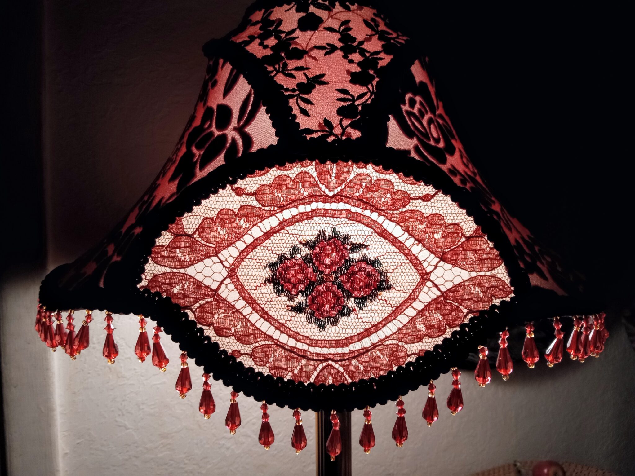 Shady Lady, a Lamp's Best Friend - ArtBeat